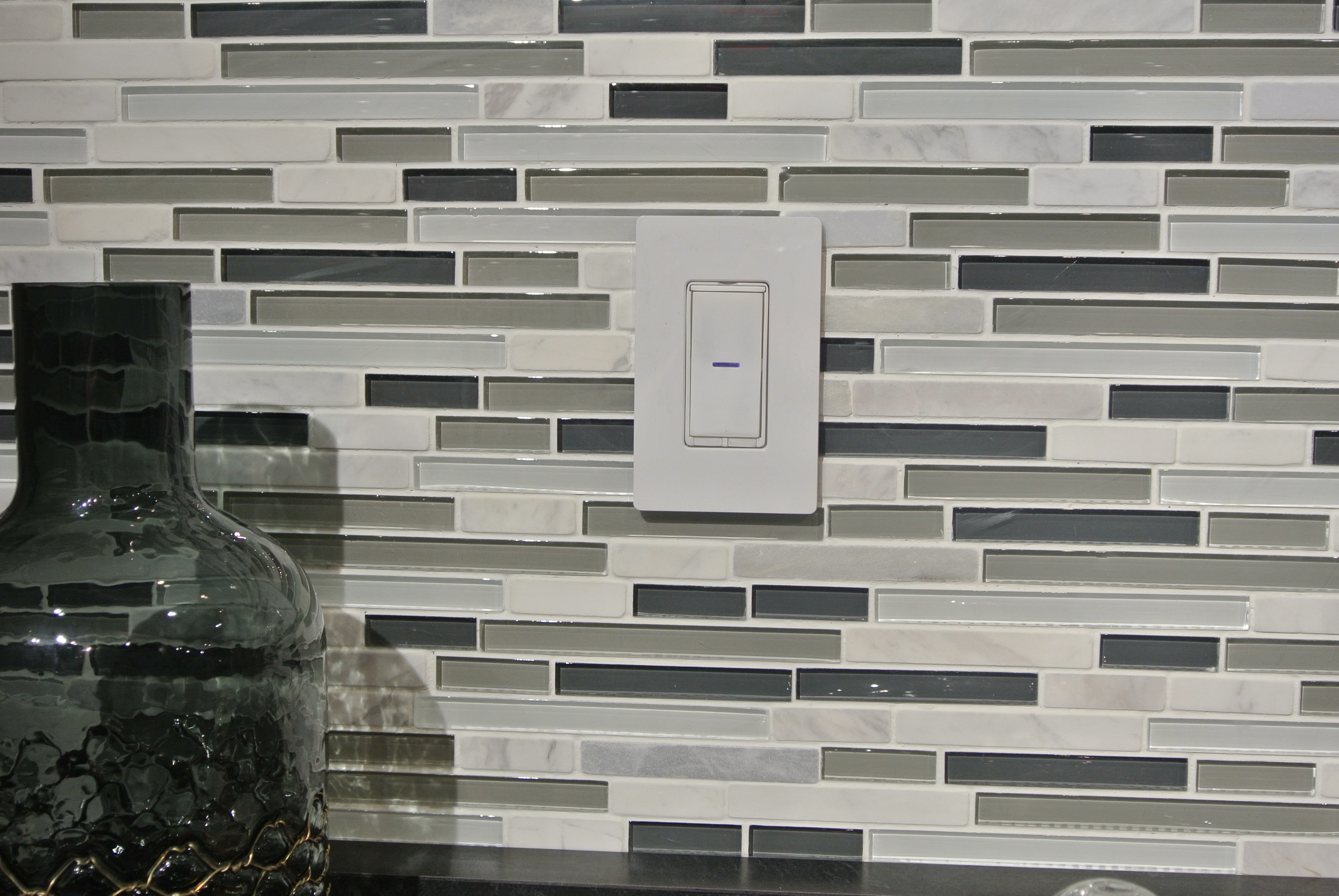 iDevices adds new Siri-controlled wall outlets, switches and light ...