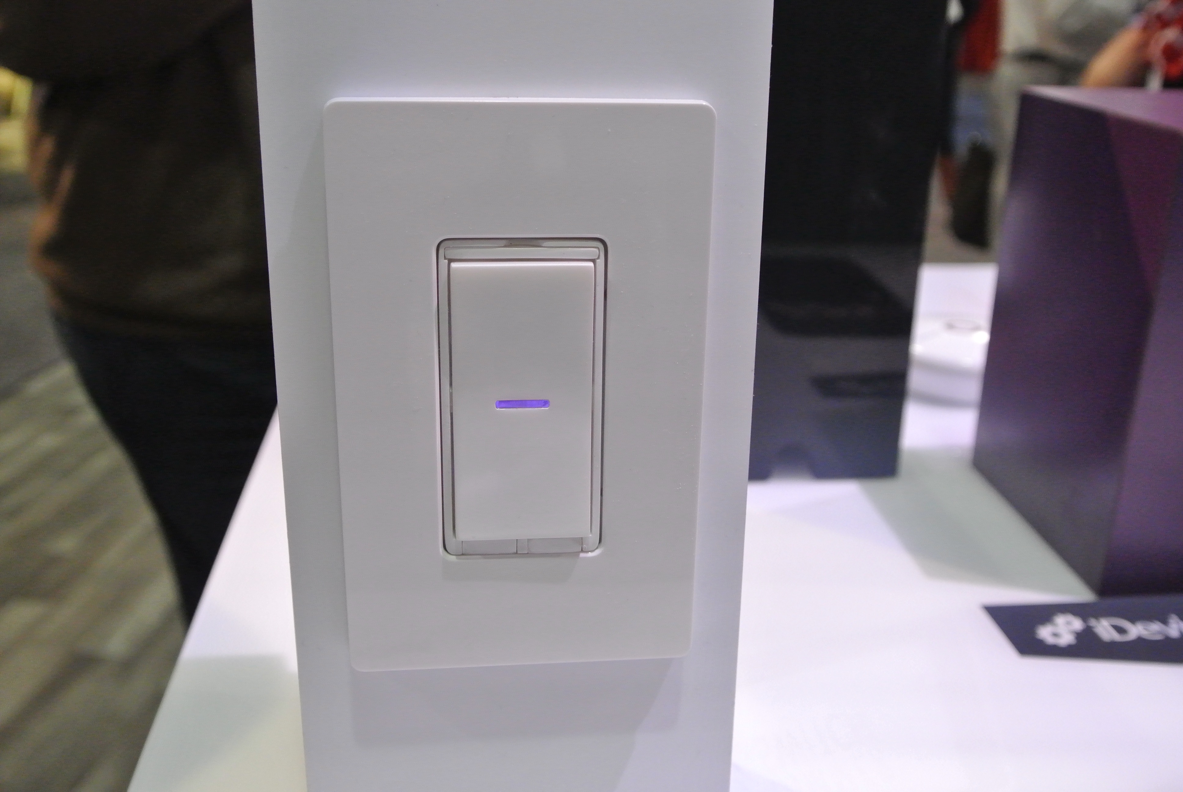 iDevices adds new Siri-controlled wall outlets, switches and light ...