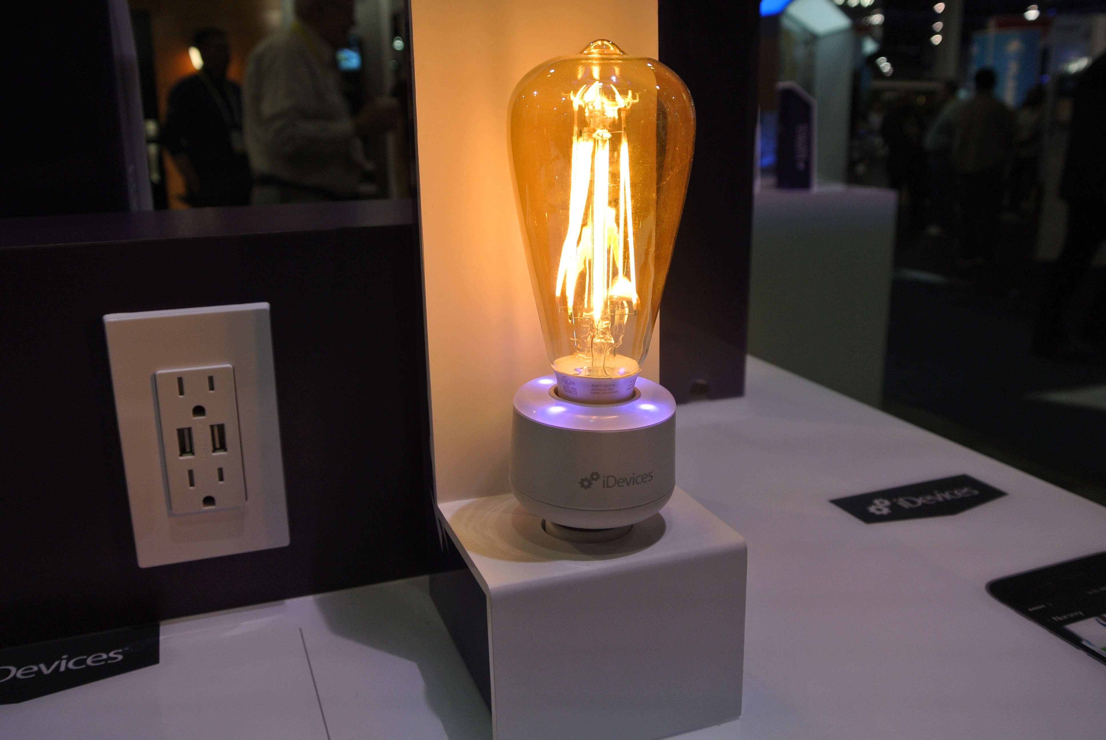 iDevices adds new Siri-controlled wall outlets, switches and light ...