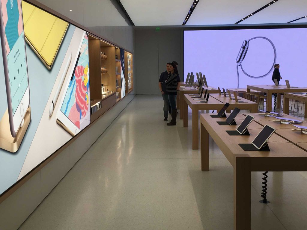 Those giant displays in the new Ive-designed Apple Stores reportedly ...