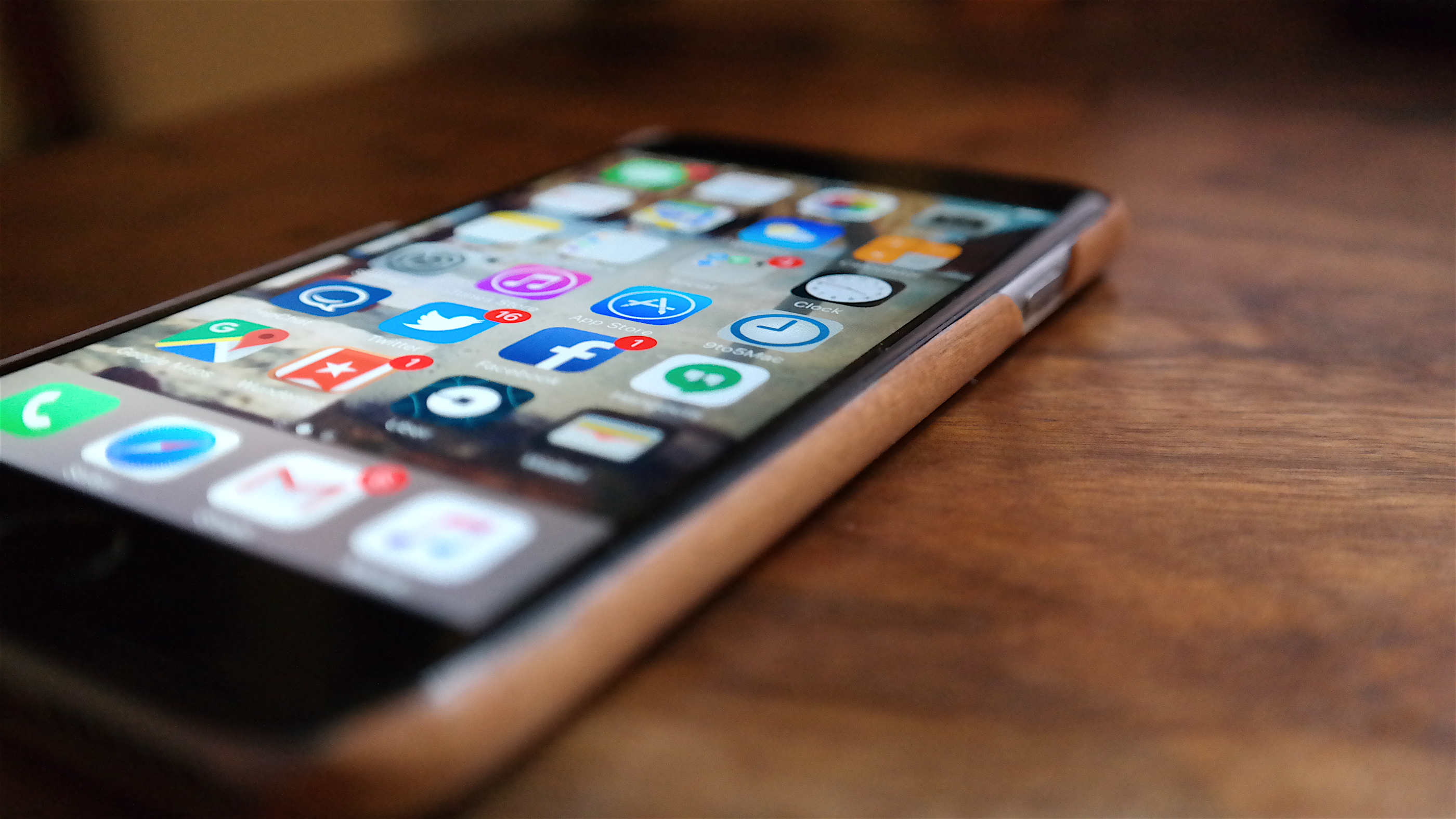 Review: Pad & Quill’s new super slim wood & Kevlar iPhone case - 9to5Mac