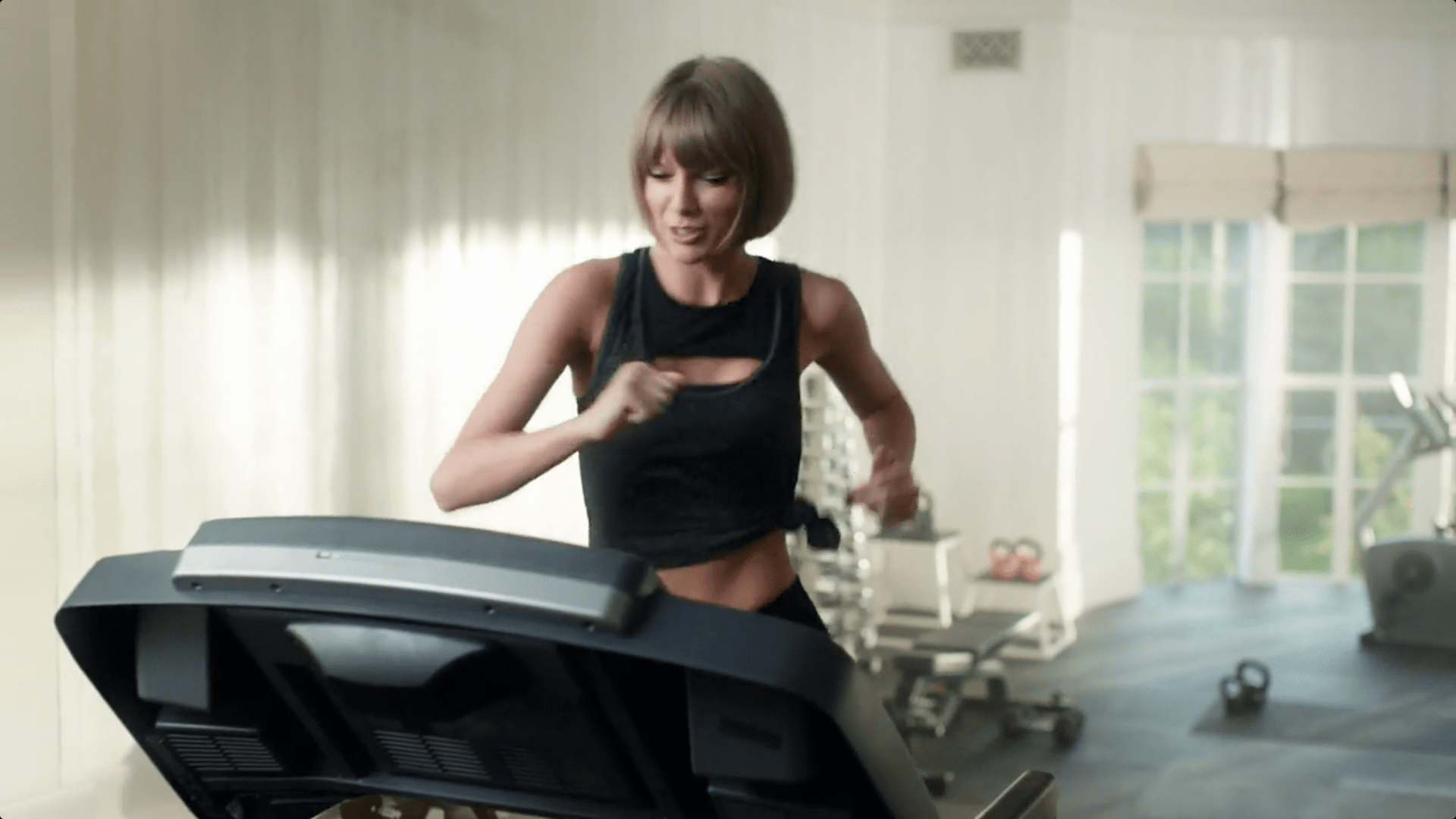 Taylor Swift stars in comical new Apple Music ad (featuring Drake and ...