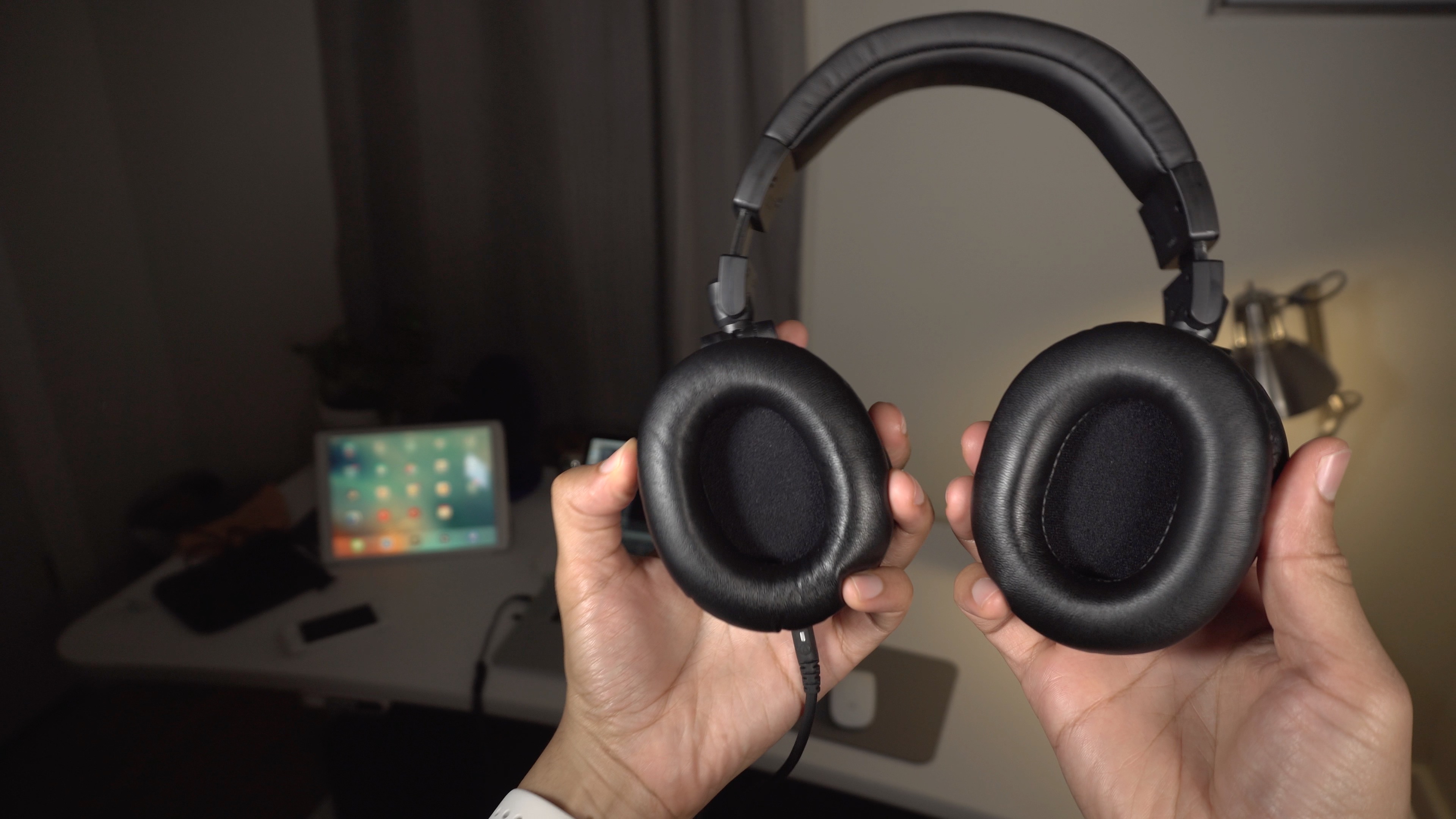 Review: Audio-Technica's ATH-M50x closed-back studio monitor headphones ...