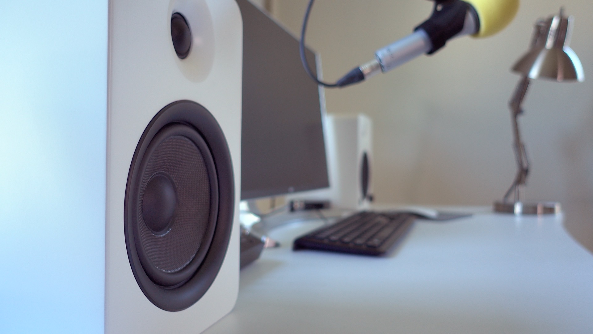 Hands-on: Kanto's YU5 powered bookshelf speakers deliver big sound and ...