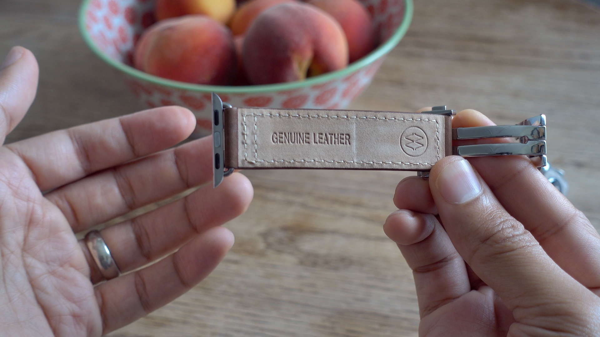 Review: Monowear Brown Leather Deployant band for Apple Watch [Video] - 9to5Mac