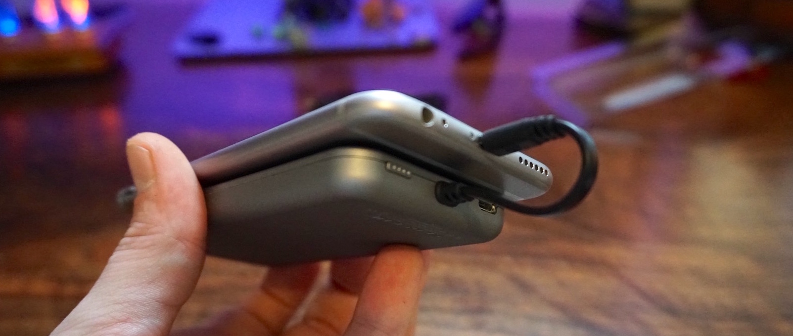 Review: Scosche's MagicMount PowerBank adds a 4000mAh battery to iPhone ...