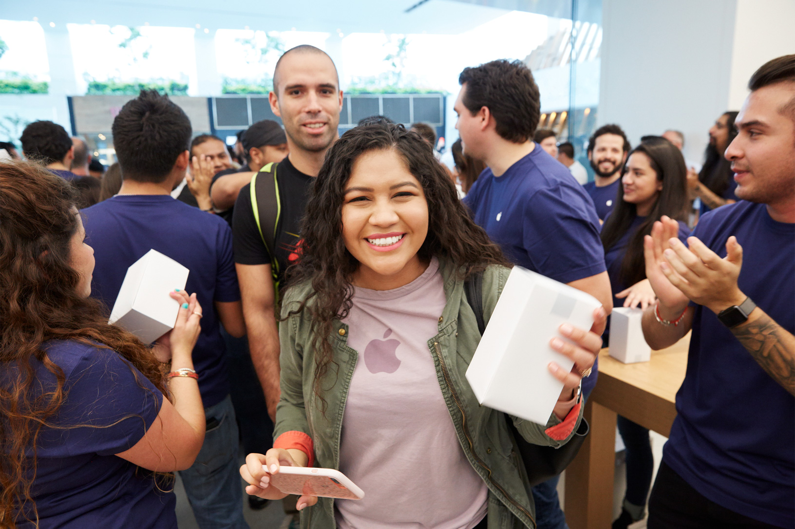 Apple celebrates grand opening of first retail store in Mexico - 9to5Mac
