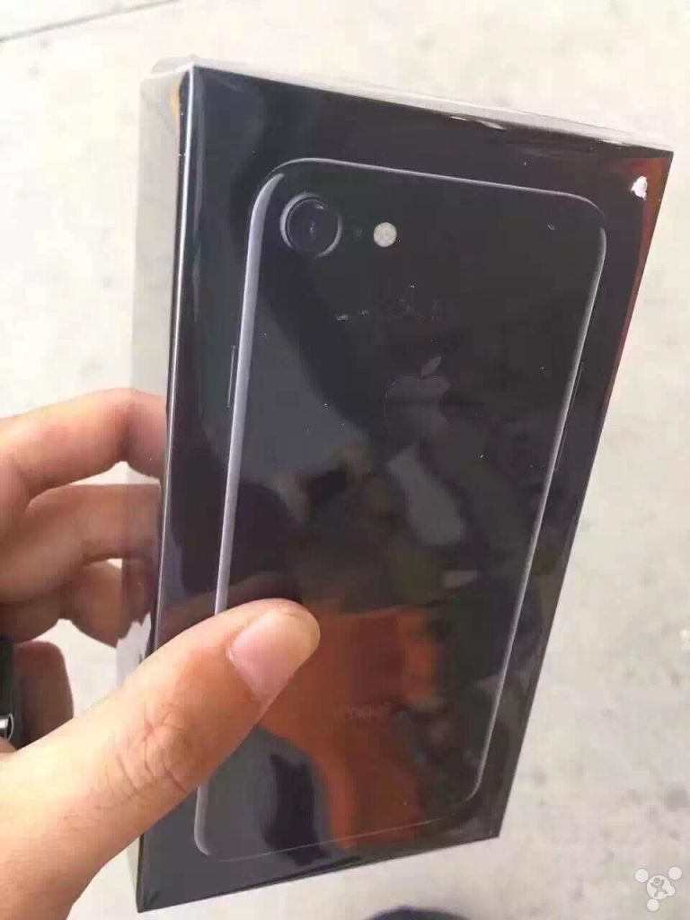 Black and Jet Black iPhone 7 models get first unboxing in the wild ...