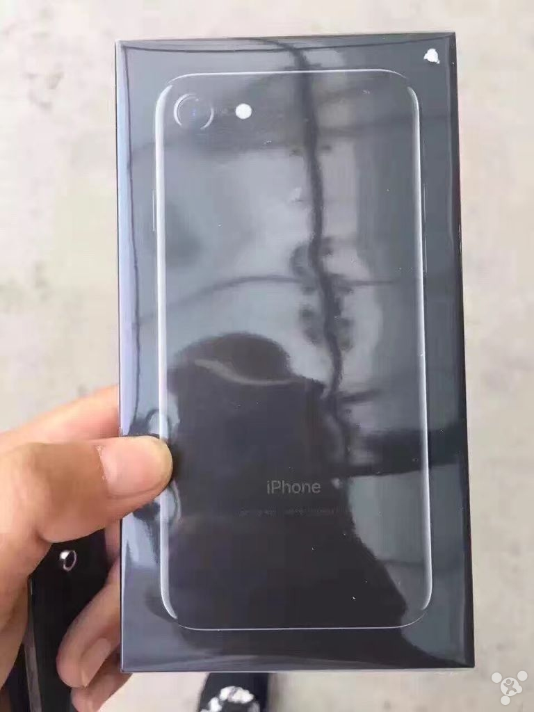 Black and Jet Black iPhone 7 models get first unboxing in the wild ...