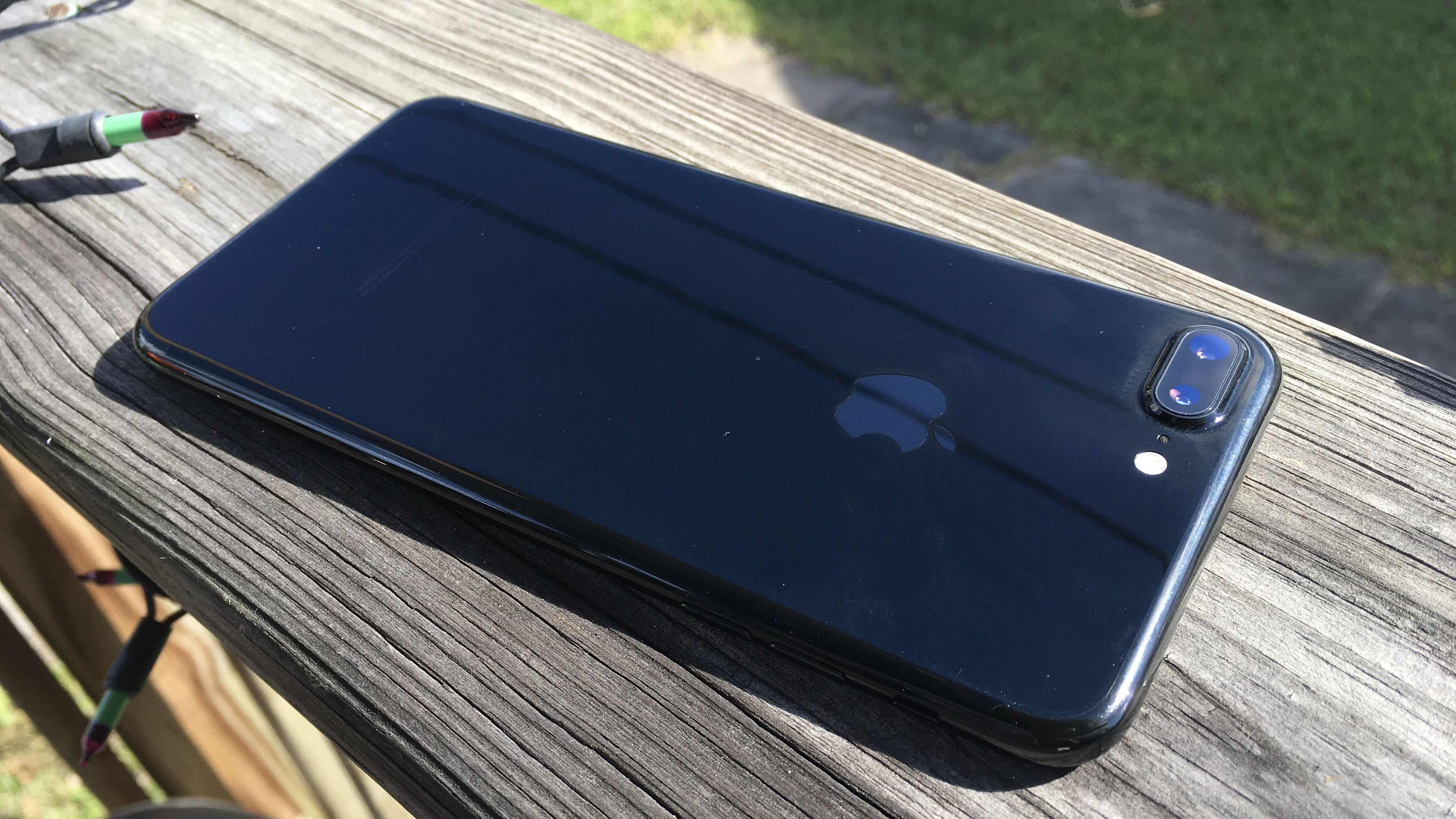 Here's how the jet black iPhone 7 finish holds up without a case - 9to5Mac
