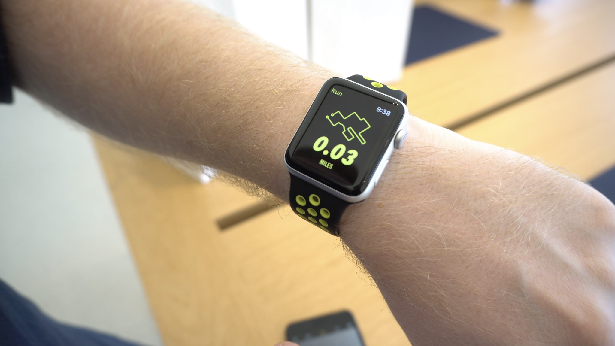 KGI: LTE Apple Watch likely using eSIM, no phone calling or Android ...