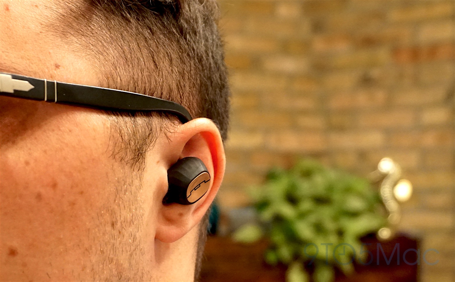 Review: Sol Republic’s new cord-free wireless earbuds bring big bass to ...