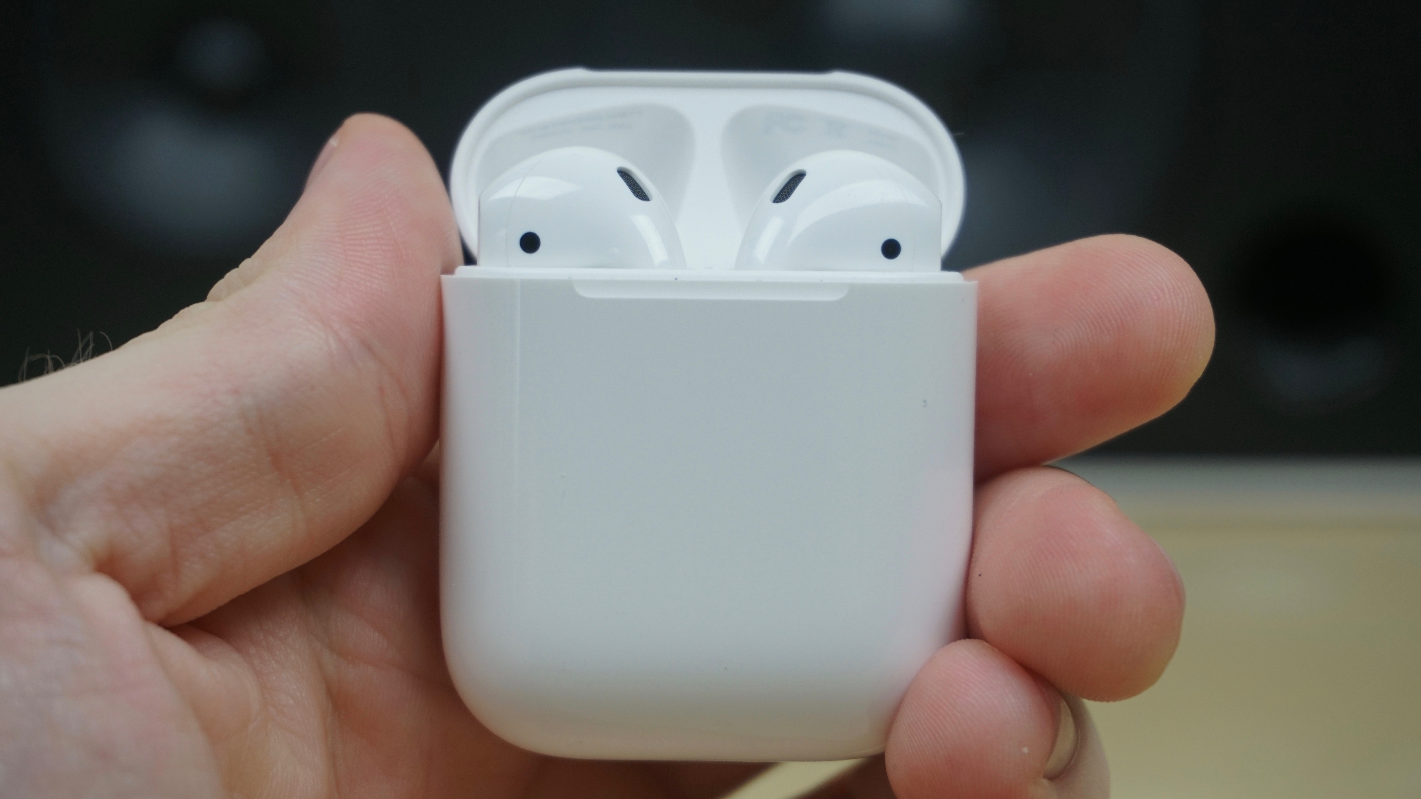Hands-on: AirPods versus Powerbeats3, Apple's new wireless W1 earphones ...