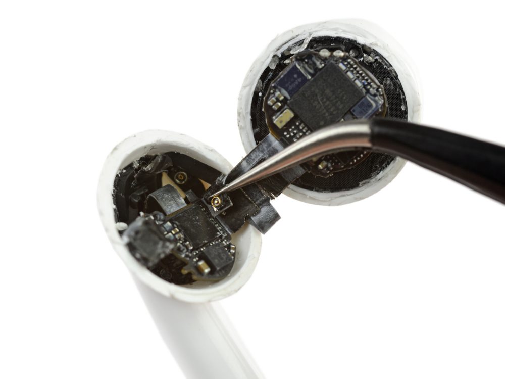 Apple AirPods teardown reveals tiny circuitry and 93 milliwatt battery ...