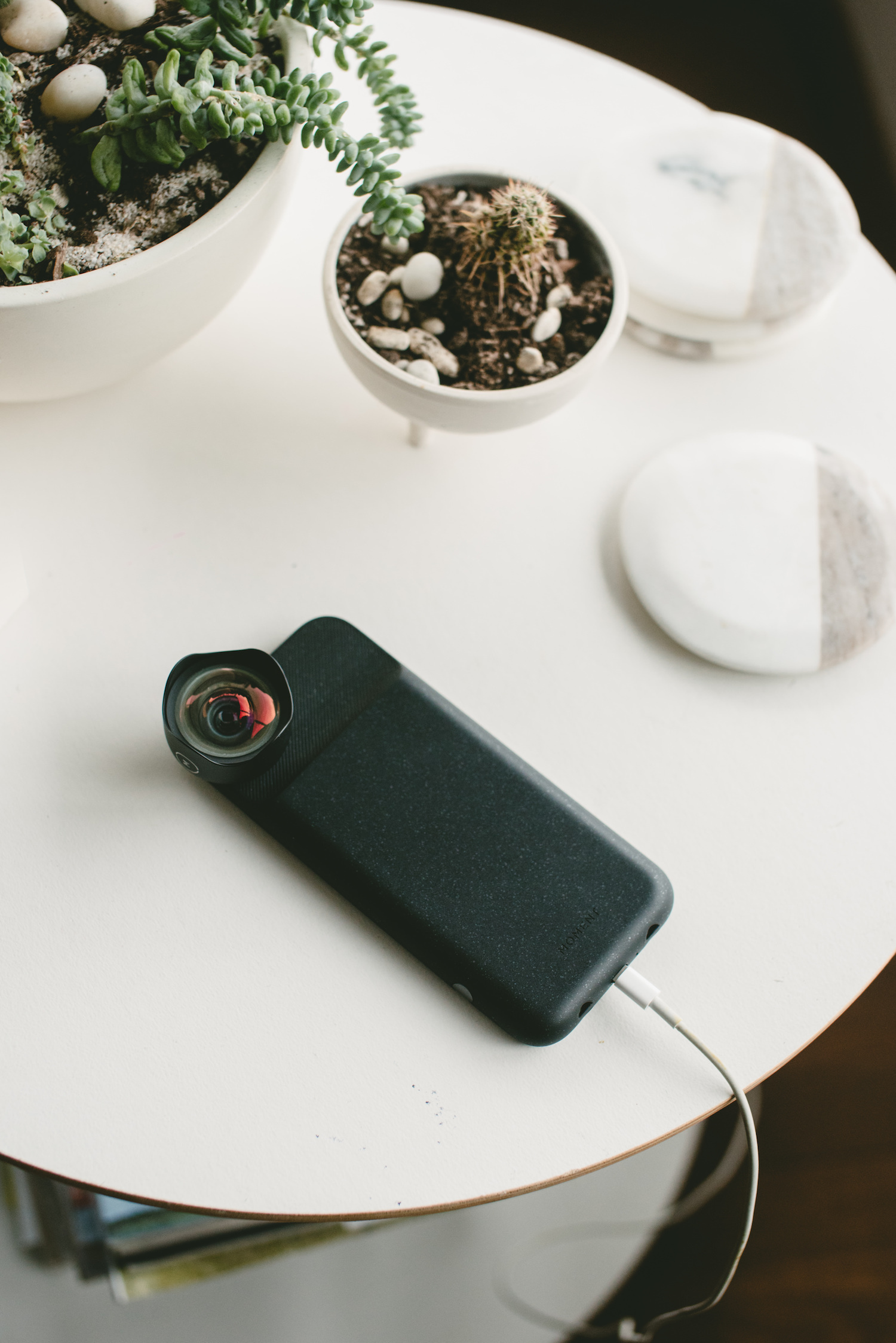 Moment announces new battery-powered Photo Case, and updated Wide Lens ...