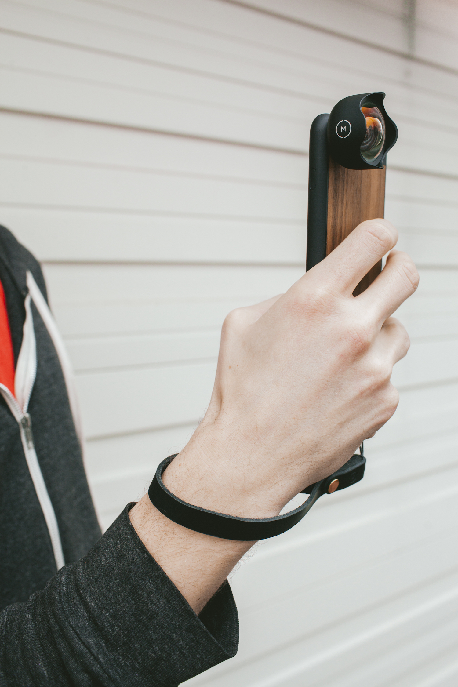 Moment announces new battery-powered Photo Case, and updated Wide Lens ...