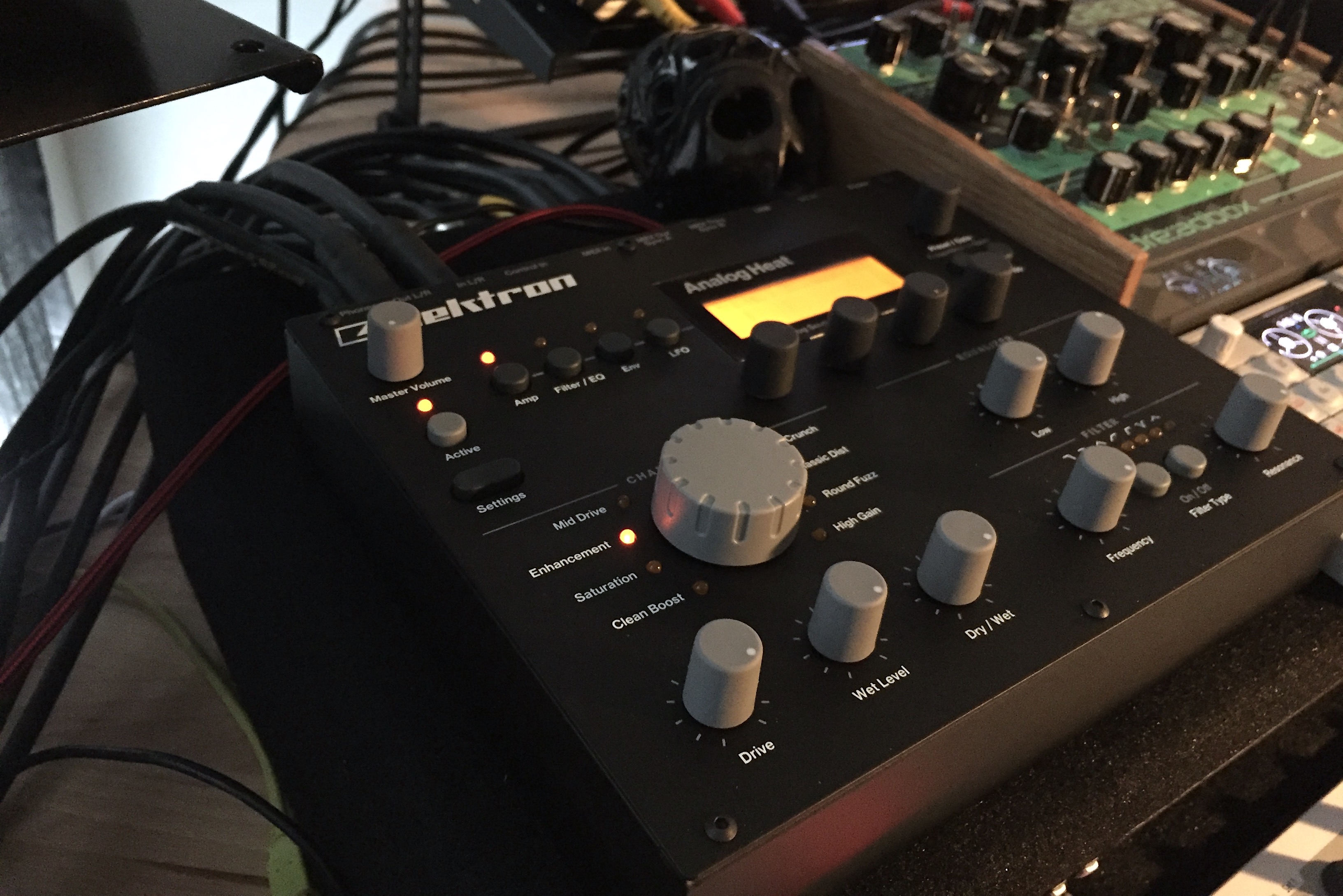 Logic Pros Review: Elektron's hardware Analog Heat effects unit works ...