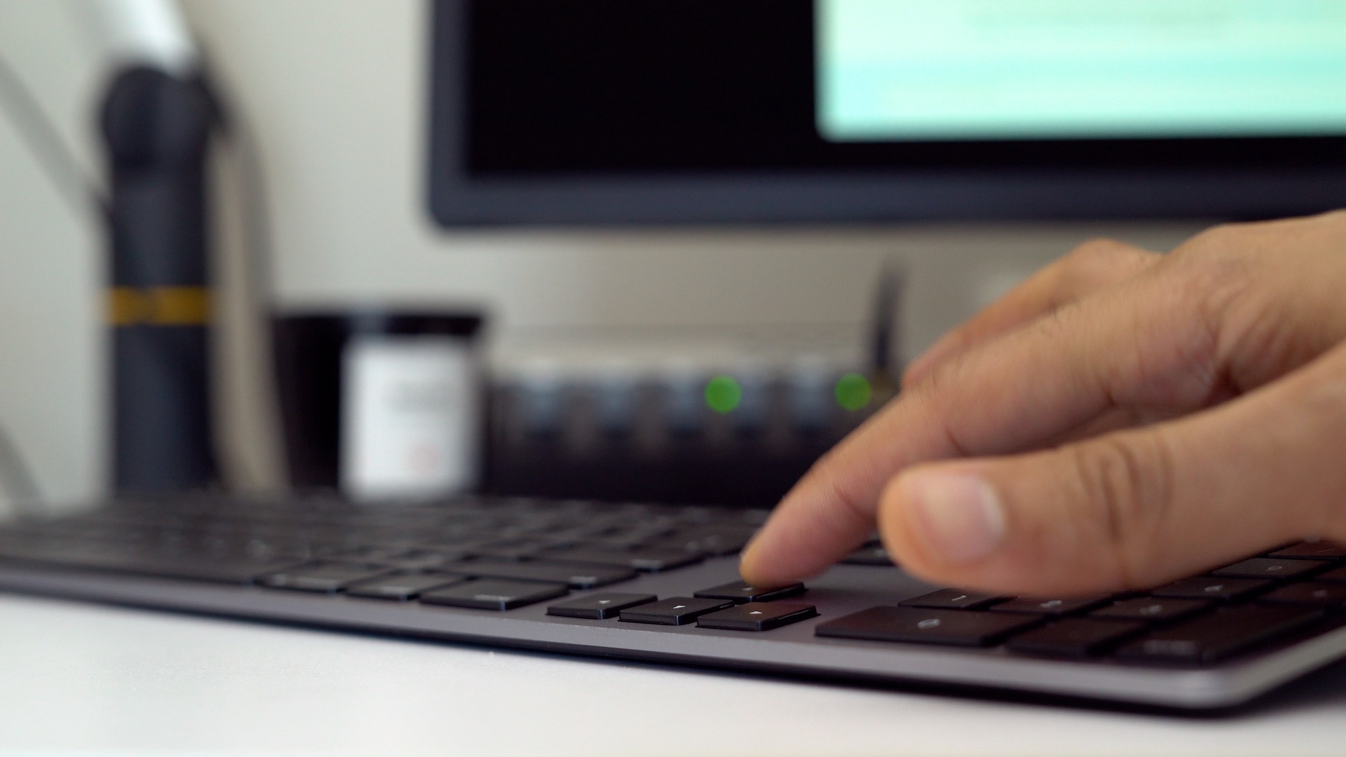 The Matias Wireless Aluminum Keyboard is the keyboard Apple should be ...
