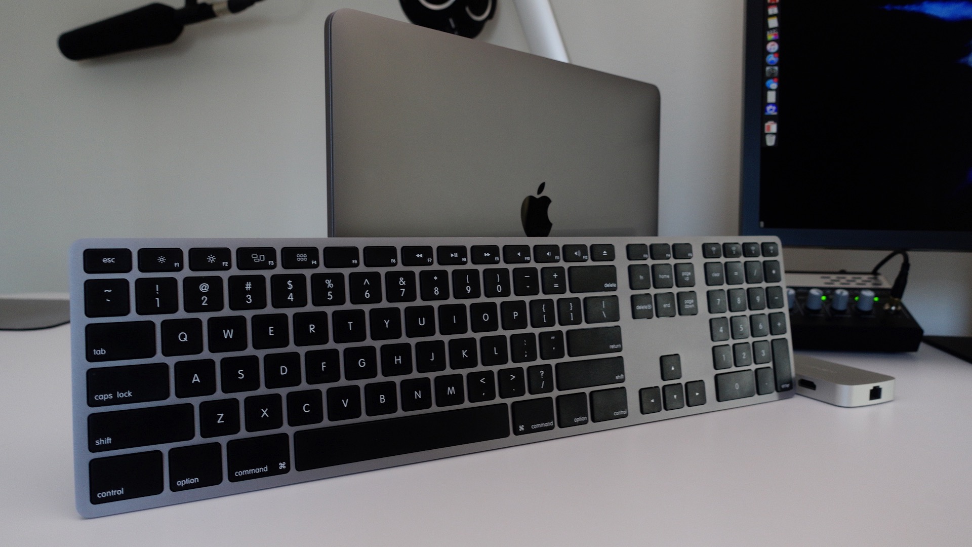 The Matias Wireless Aluminum Keyboard is the keyboard Apple should be ...