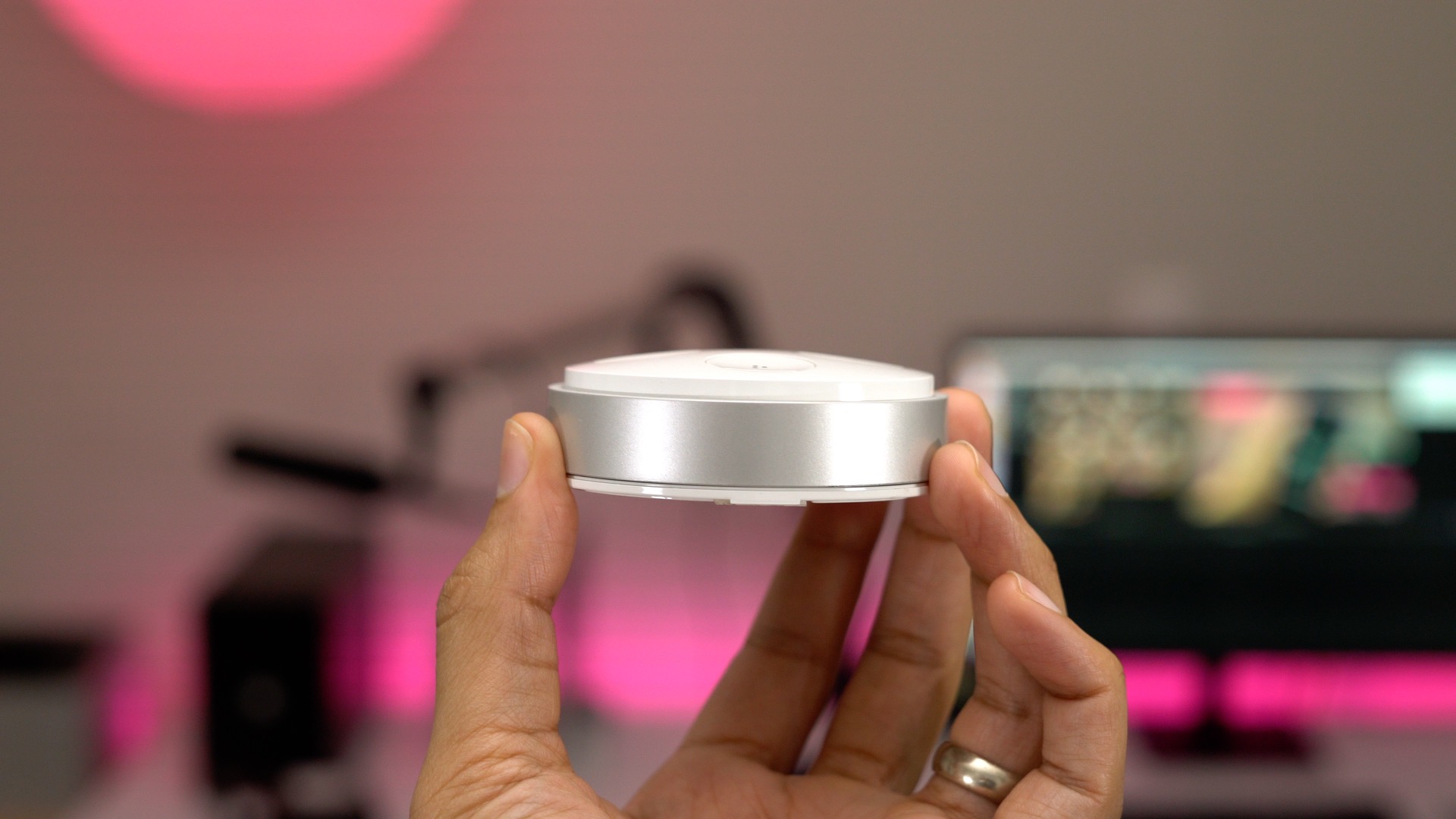 Hands-on with the Philips Hue Tap: a wireless light switch powered by ...