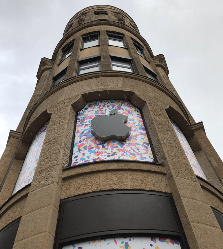 Fencing goes down, revealing new Apple Store in Cologne, Germany ...