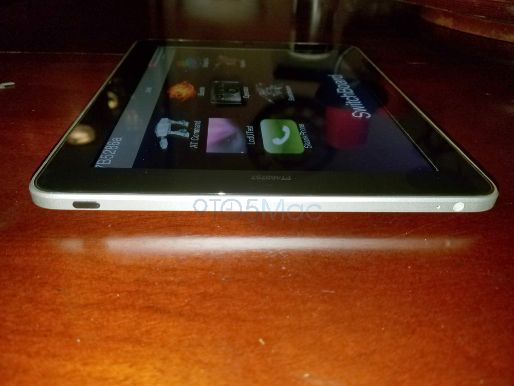 As we await a new iPad, an early prototype of the first one surfaces ...