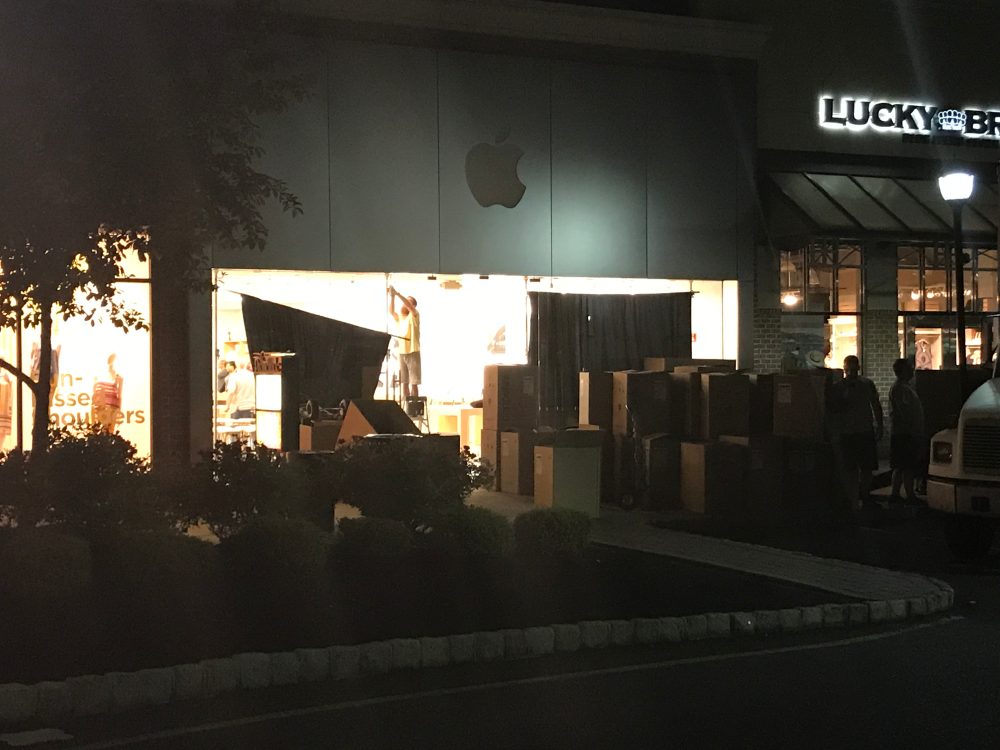 Images show Apple begin overnight refresh on older retail stores ...