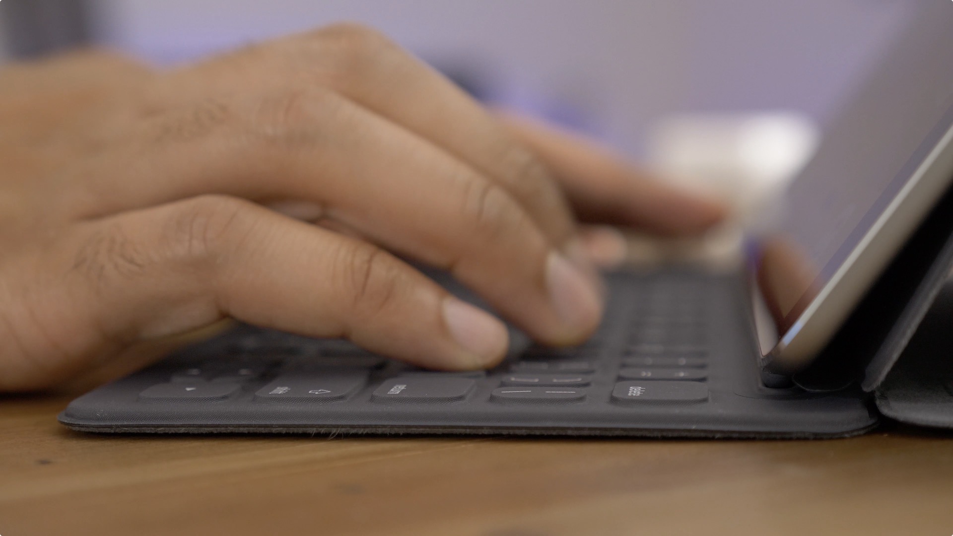 The Smart Keyboard makes the 10.5-inch iPad Pro a better device [Video ...