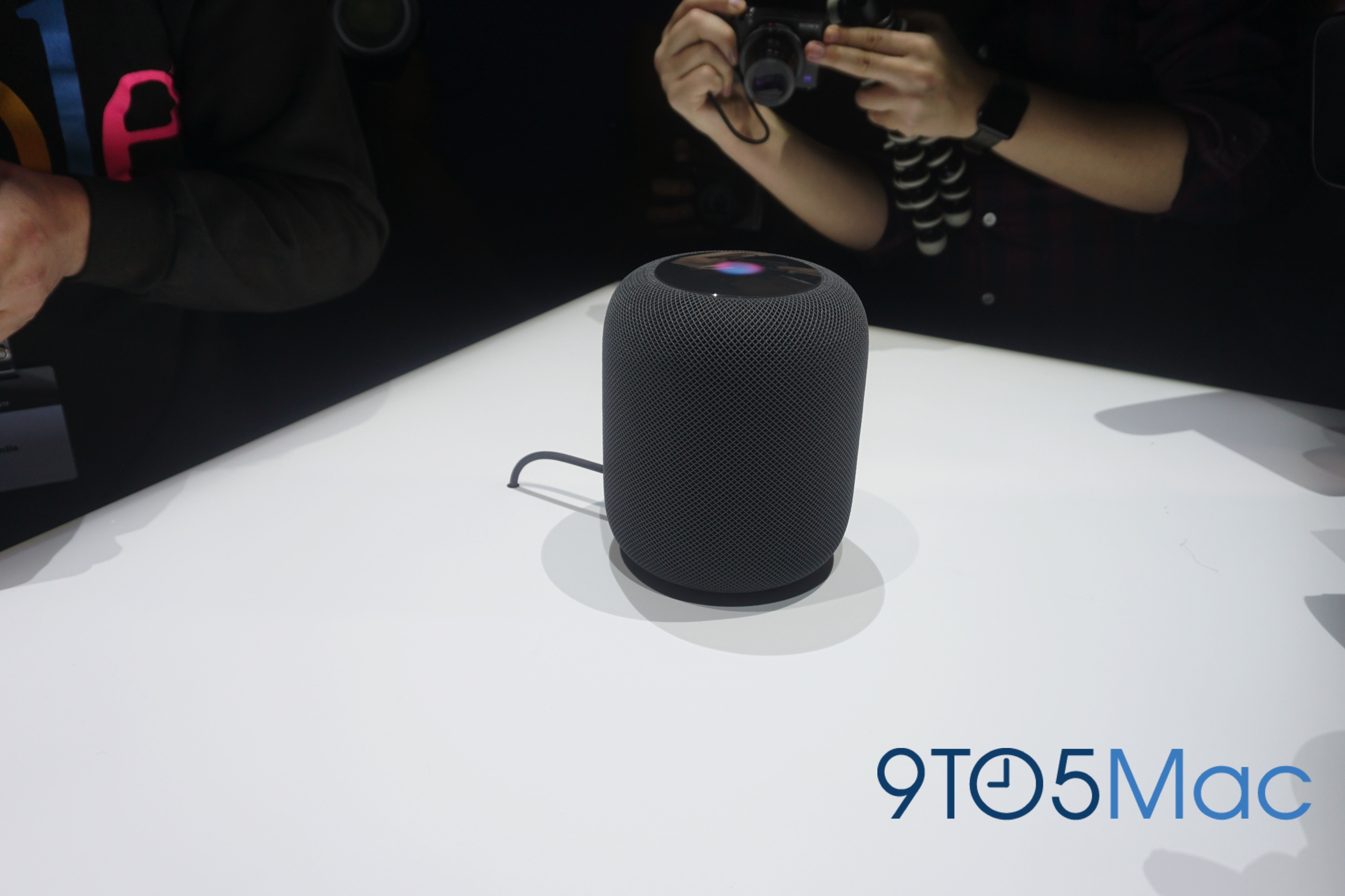 A first look at Apple's 'HomePod' Siri speaker at WWDC '17 [Video ...