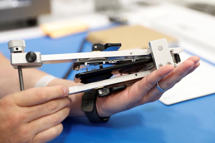 First look at Apple's iPhone screen repair machine in action as it ...