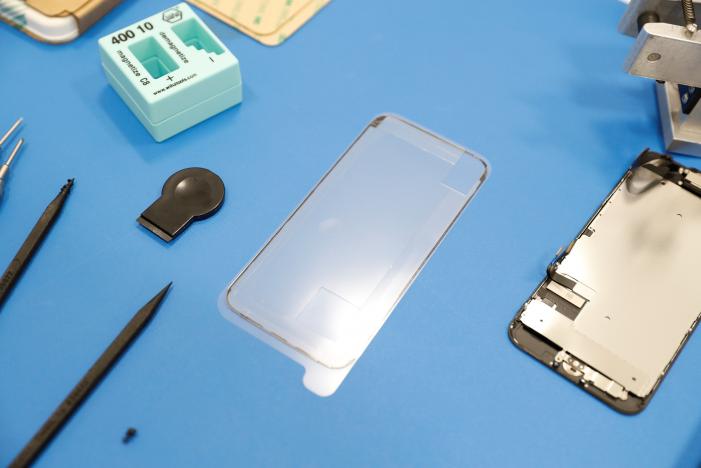 First look at Apple's iPhone screen repair machine in action as it ...
