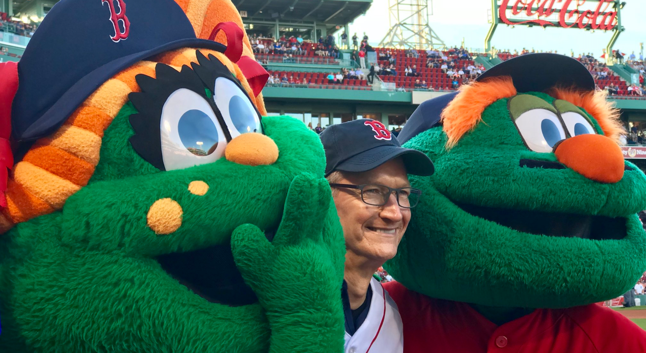 Tim Cook visits Boston Apple retail store, attends Red Sox game with ...