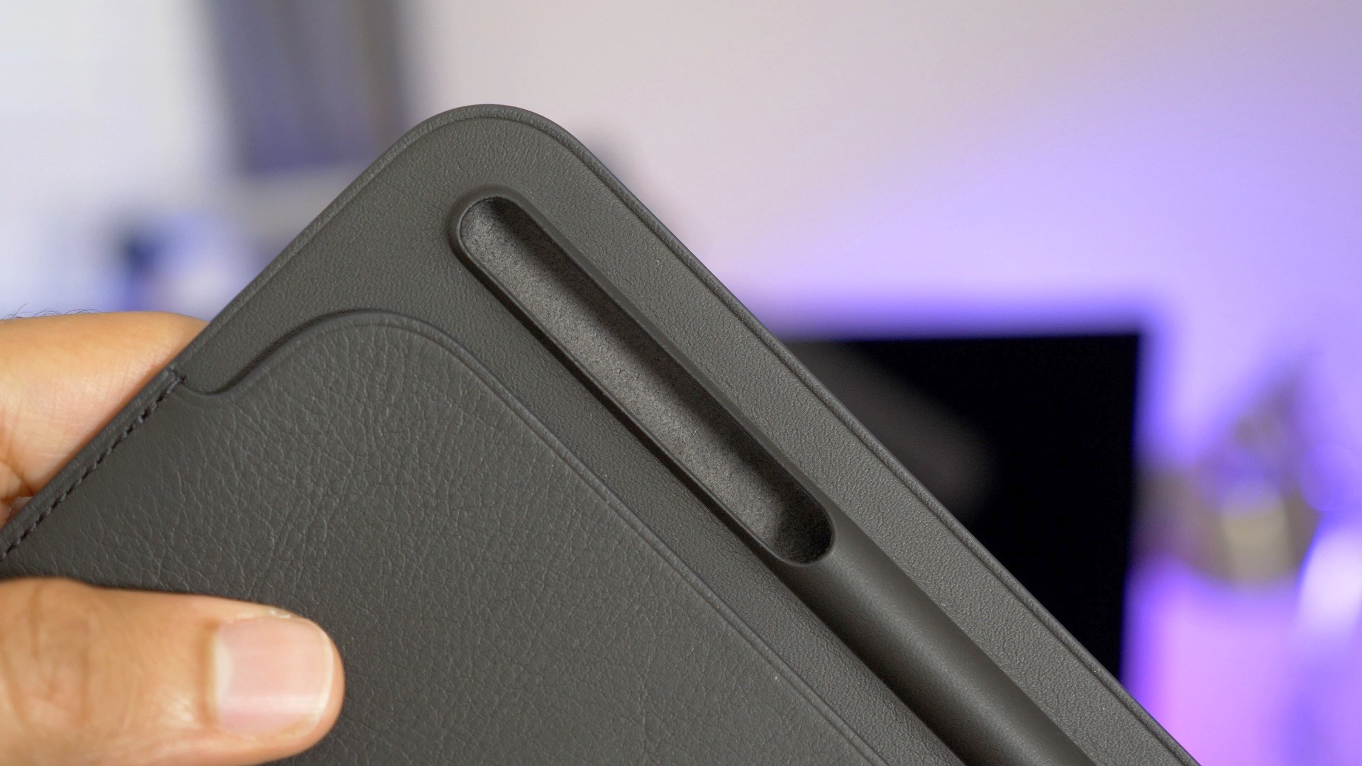 Hands-on: Apple's Leather Sleeve - a luxury storage solution for iPad ...