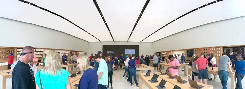 A look inside Apple's new Madison store in the Hilldale Shopping Center ...