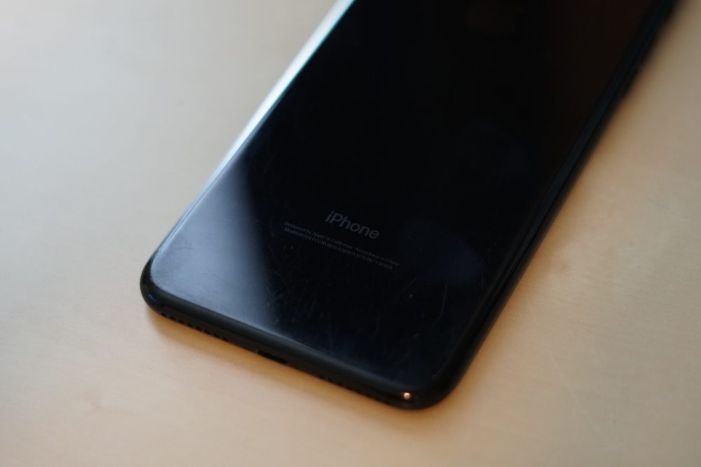 Here's how the jet black iPhone's 'fine micro-abrasions' look after ...