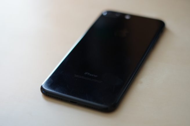 Here's how the jet black iPhone's 'fine micro-abrasions' look after ...