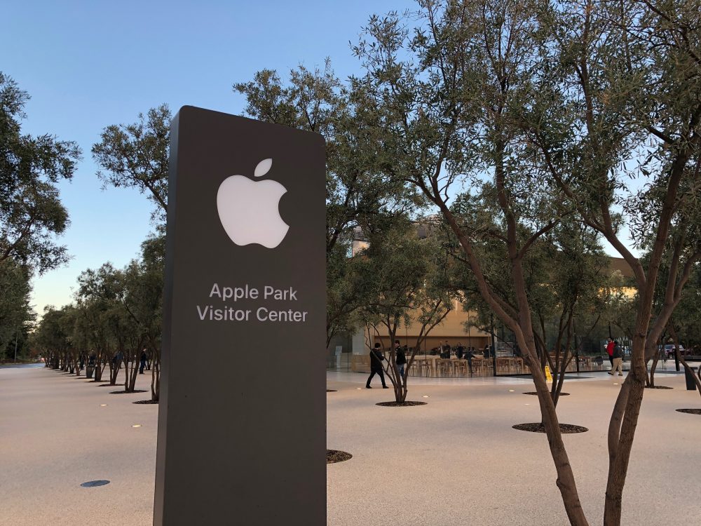 Apple Park's Visitor Center welcomes the public with grand opening ...
