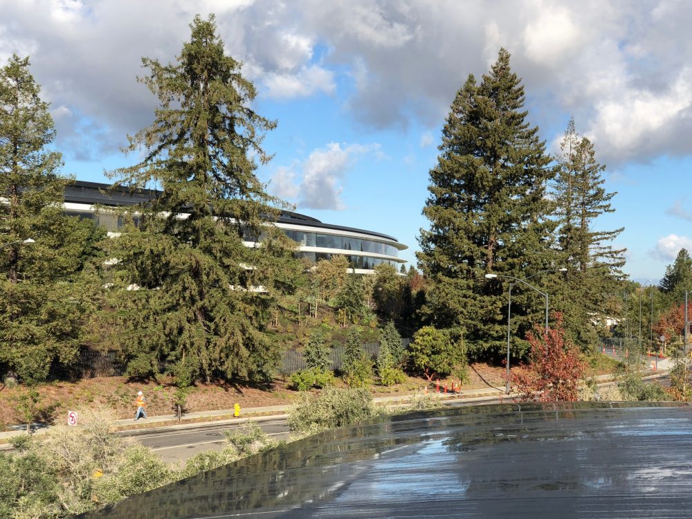 Apple Park's Visitor Center welcomes the public with grand opening ...