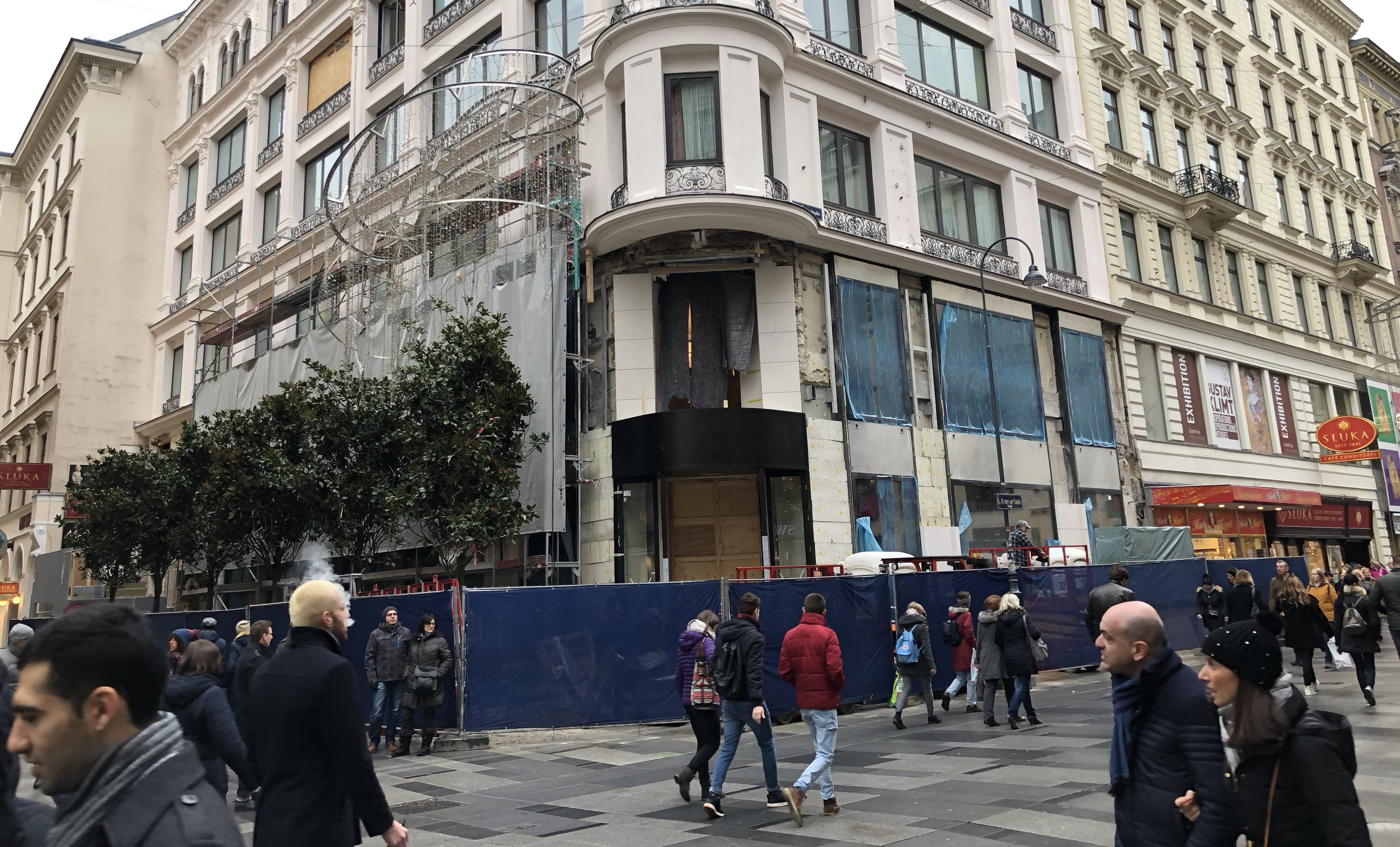 New photos show exterior construction nearing completion at Apple's new ...