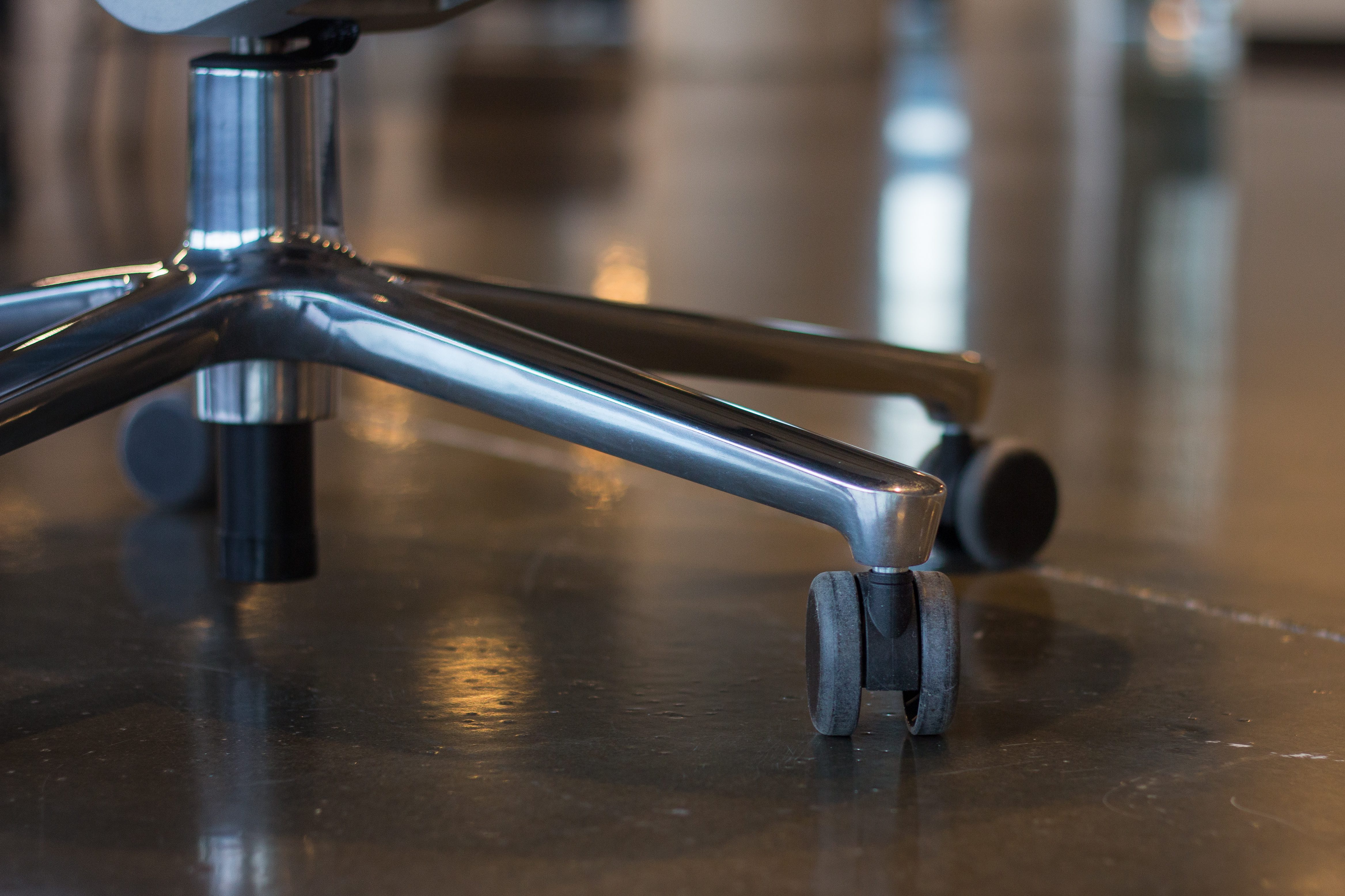 Review: Living with Vitra's Pacific Chair, Jony Ive's choice for Apple ...