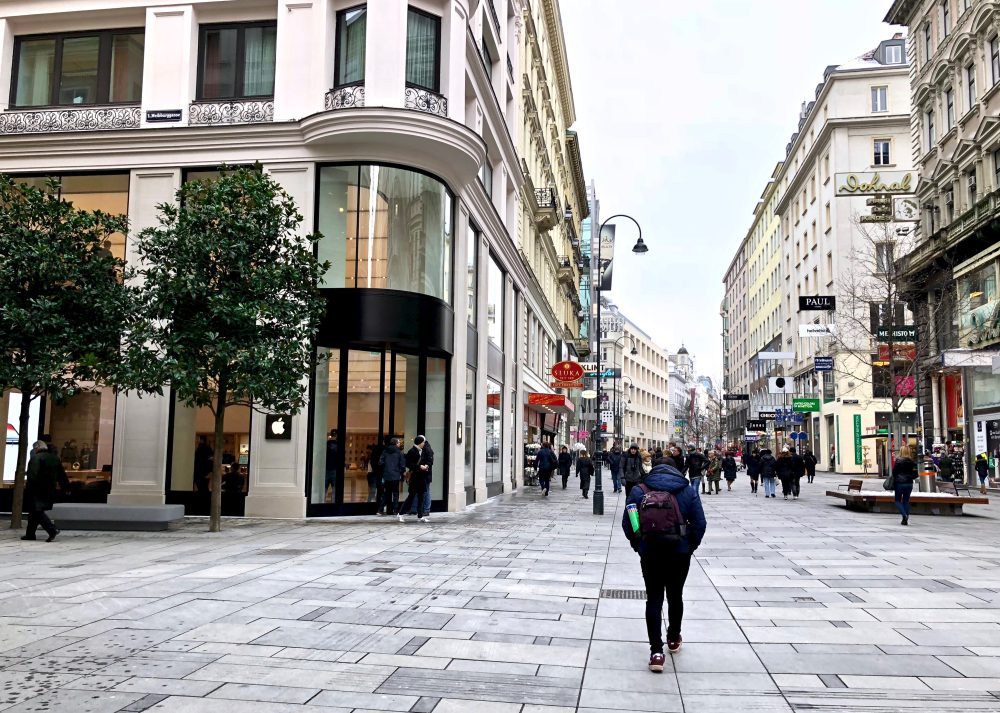 Apple shares fresh photos of new Vienna, Austria retail store ahead of ...
