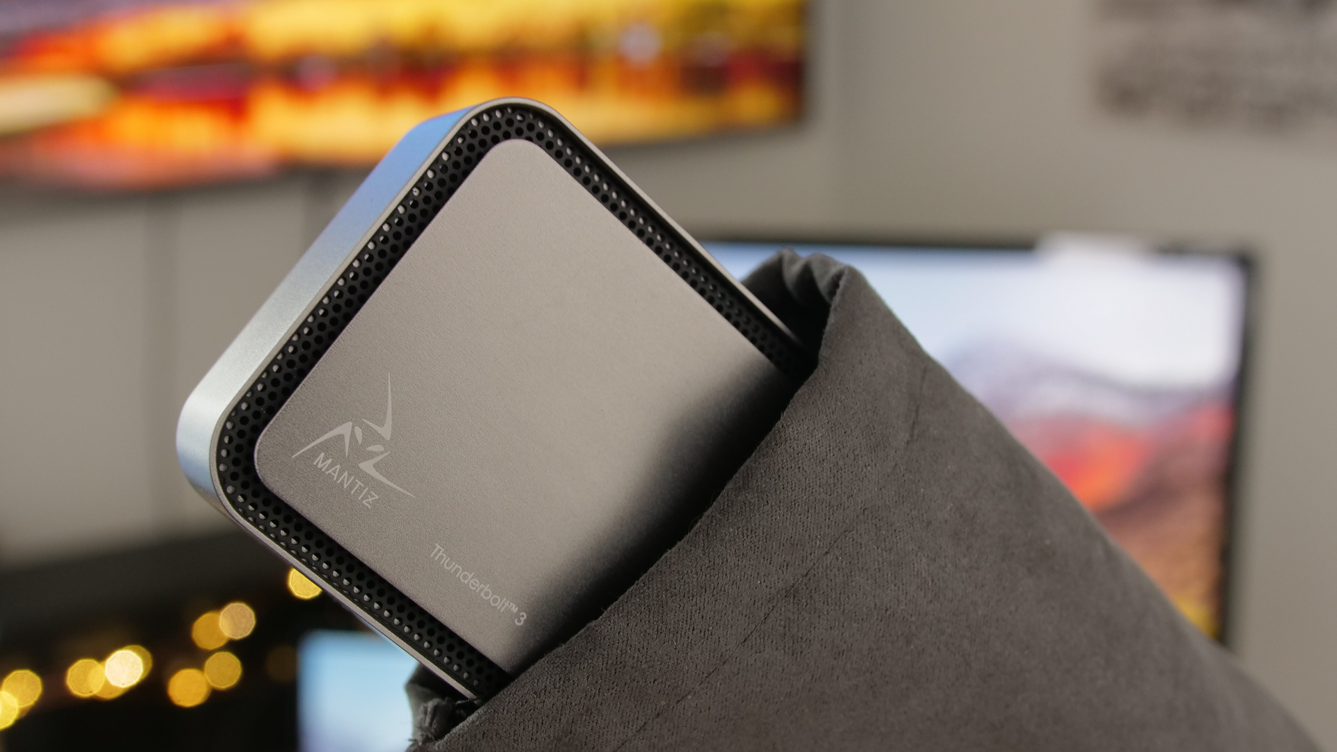 The Mantiz Titan multi-video dock affords dual 4K external display ...