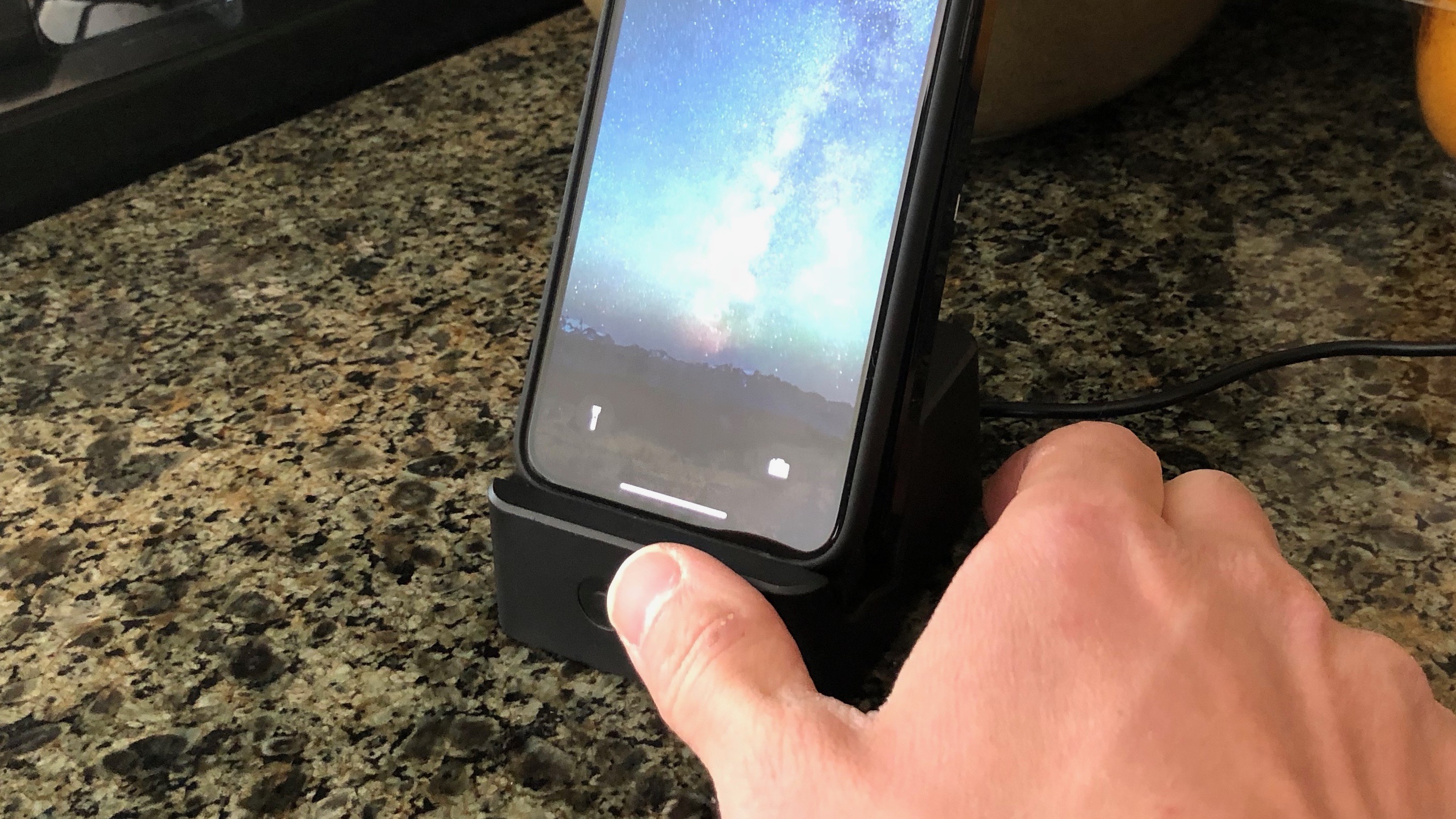 Review: Case-Mate’s convertible 9W Qi Power Pad lets you easily use ...