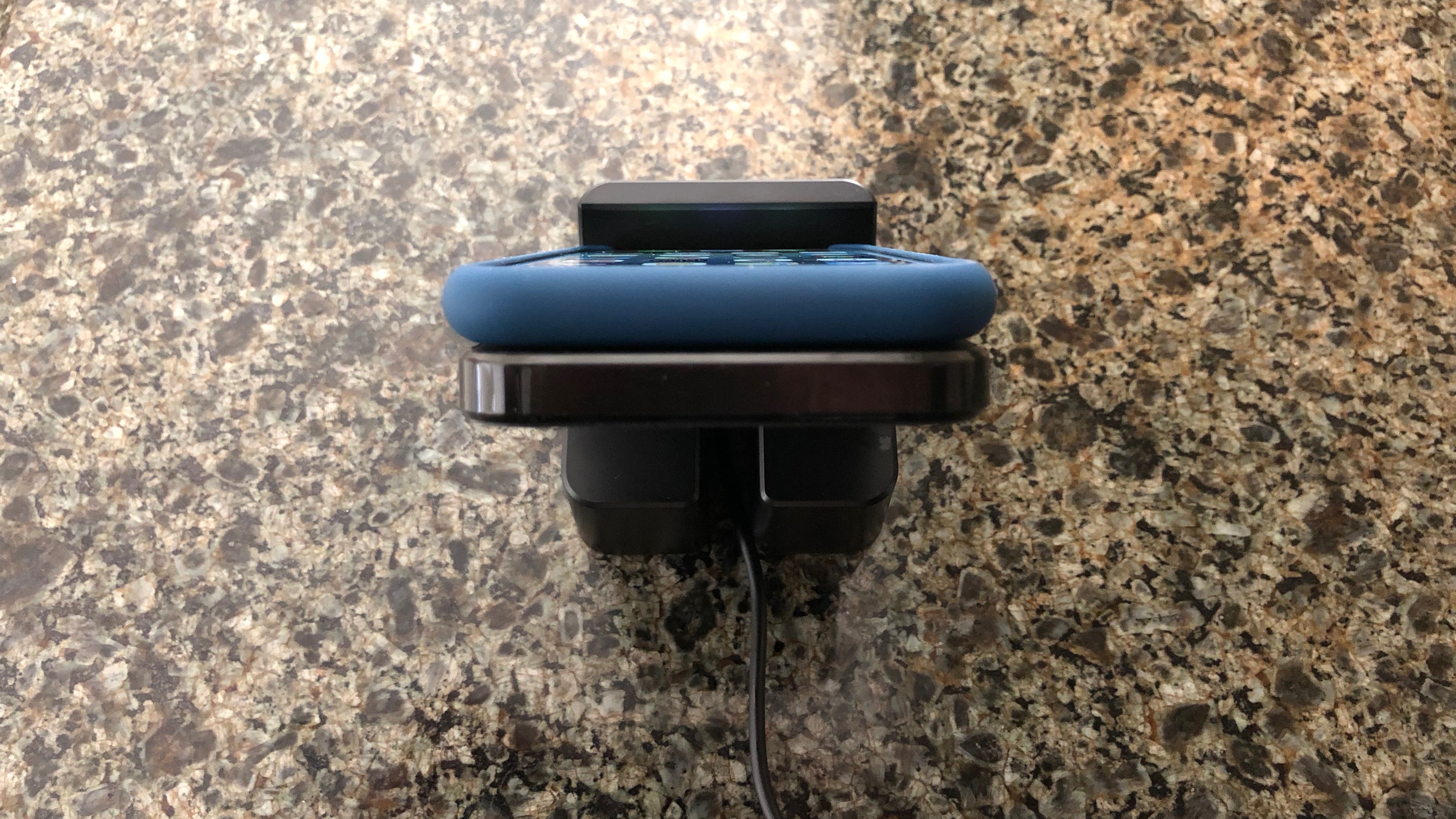 Review: Case-Mate’s convertible 9W Qi Power Pad lets you easily use ...