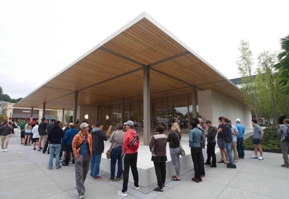 Gallery: Striking new Apple store in Seattle’s University Village ...