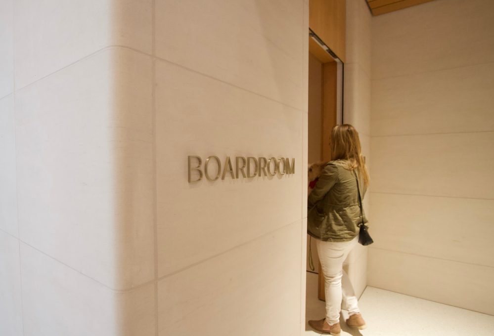 Gallery: Striking new Apple store in Seattle’s University Village ...