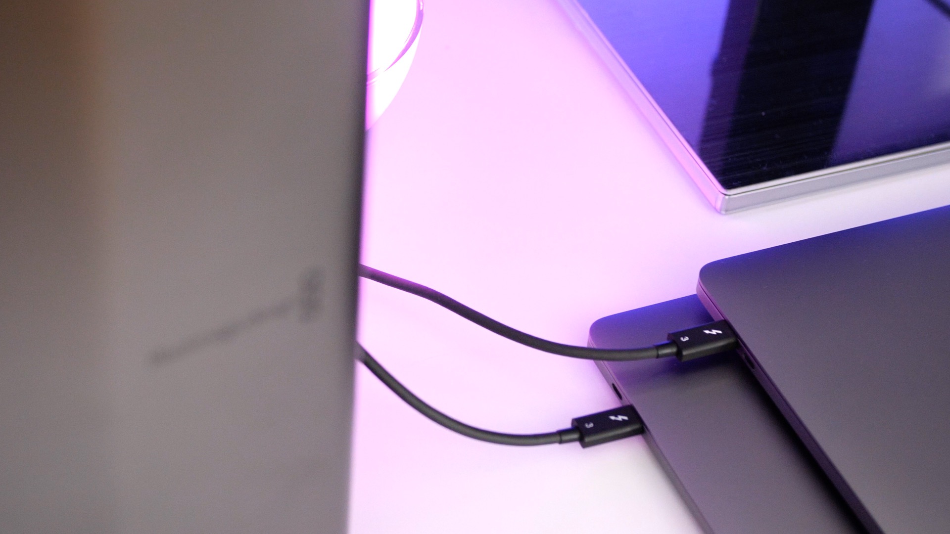 Compared: Razer Core X with RX Vega 64 vs Blackmagic eGPU [Video] - 9to5Mac