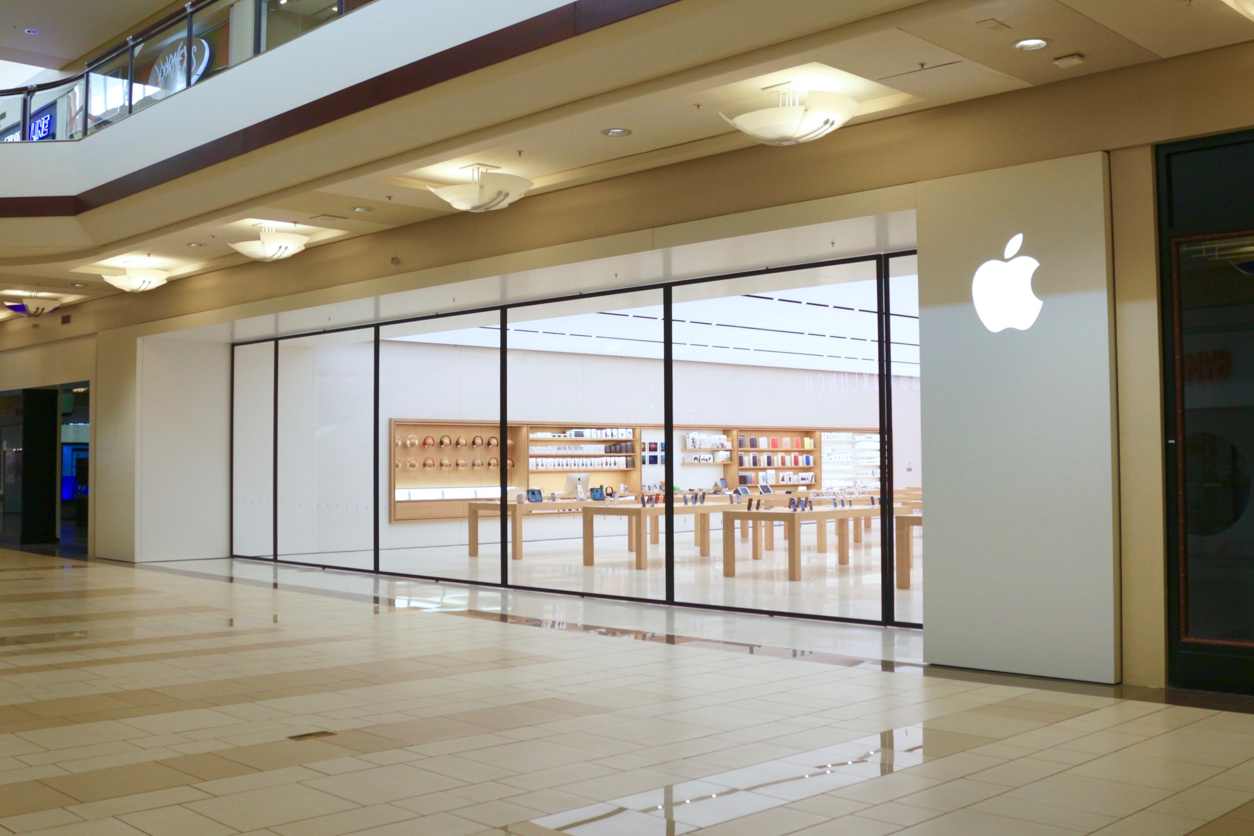 Photos: Apple welcomes customers to new stores at Orland Square Mall ...