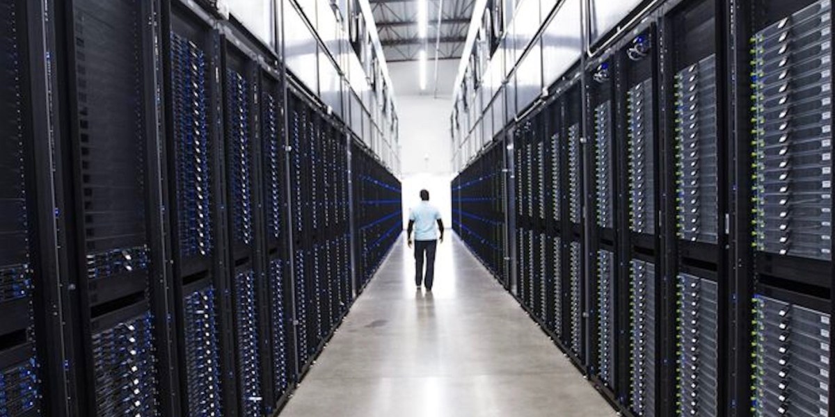 Tour Apple’s global data command center at its 1.3 million square foot ...