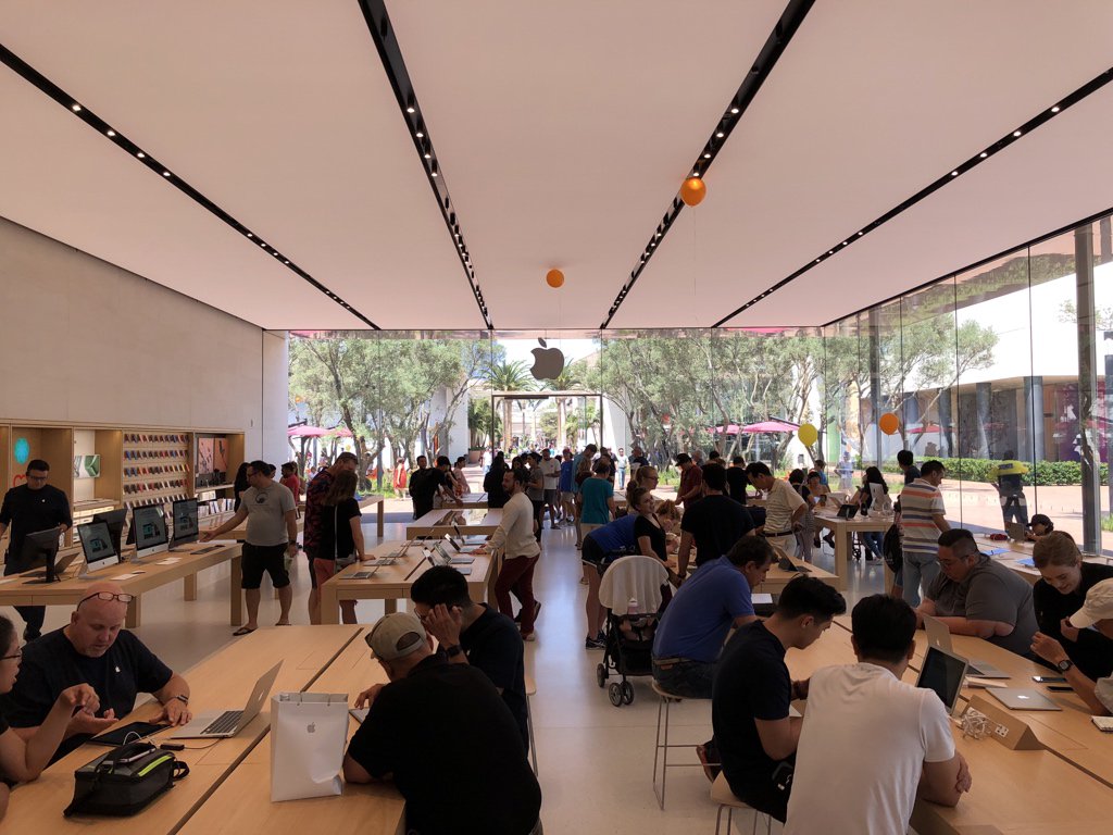 Photos: Apple welcomes customers to new stores at Orland Square Mall ...